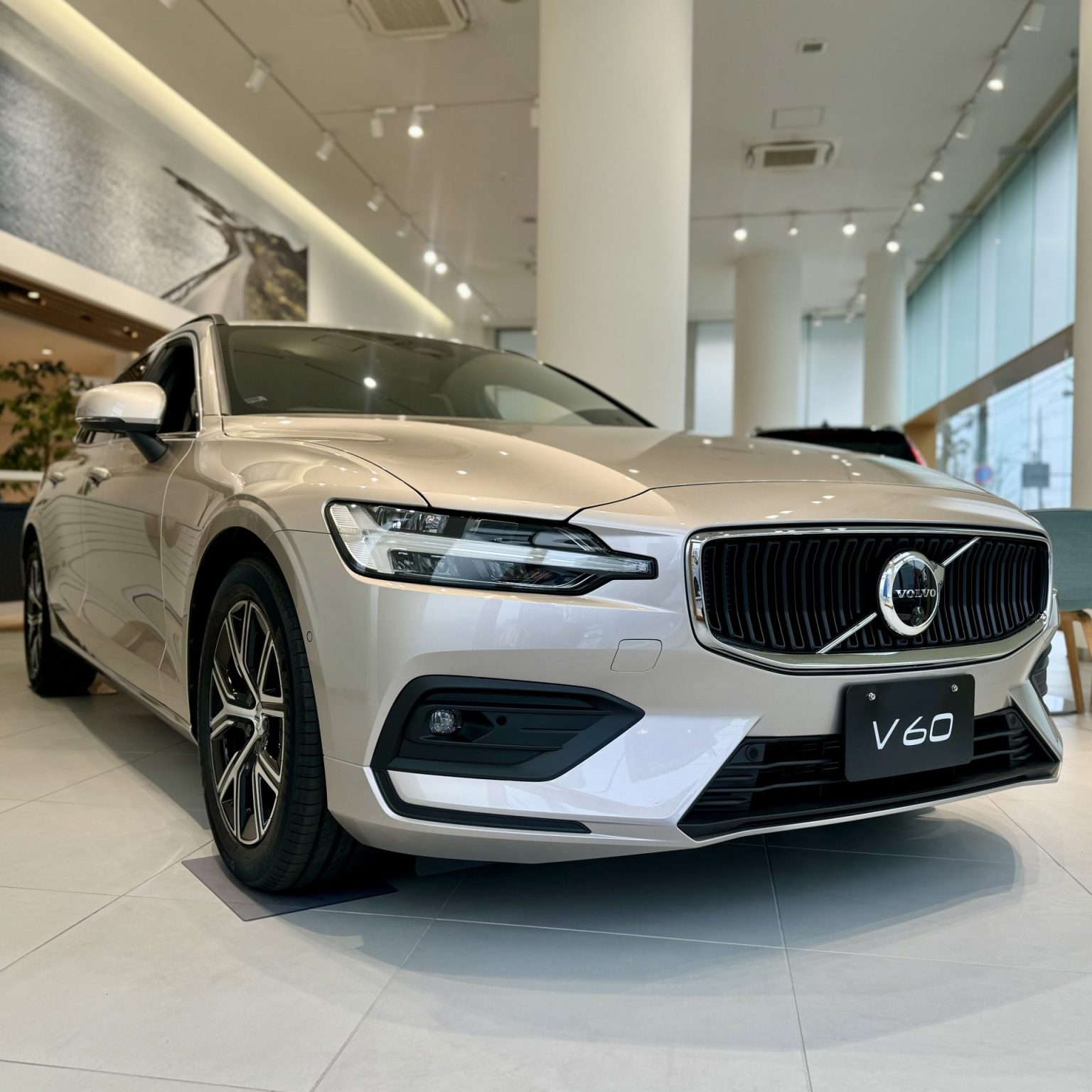 ｰ展示車紹介ｰ V60 PLUS B4 | ボルボ・カー 練馬